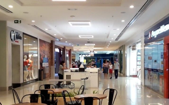Shoppings e lojas do centro reabrem nesta quarta-feira Shoppings e lojas do centro reabrem nesta quarta-feira